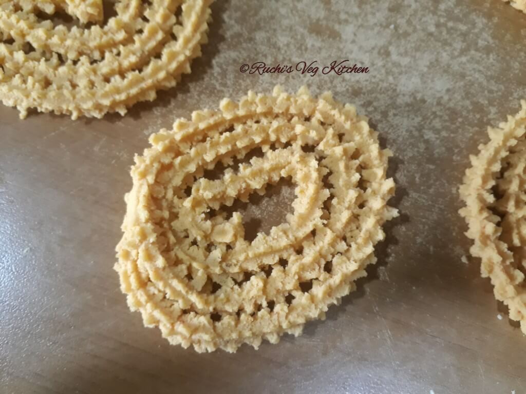 MURUKKU / RICE CHAKLI /RICE CHAKRI – Ruchi's Veg Kitchen