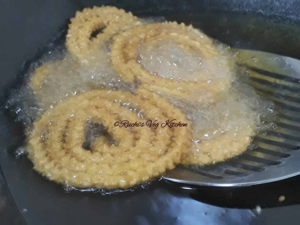 MURUKKU / RICE CHAKLI /RICE CHAKRI – Ruchi's Veg Kitchen