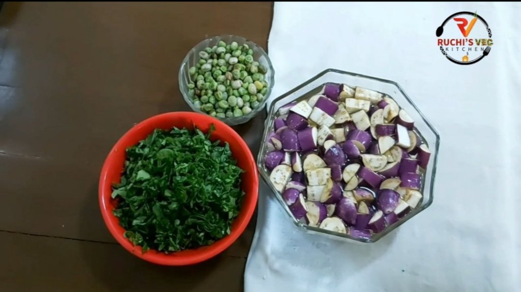 FENUGREEK, BRINJAL and PIGEON PEA CURRY / RINGAN TUVER METHI NU SHAK ...