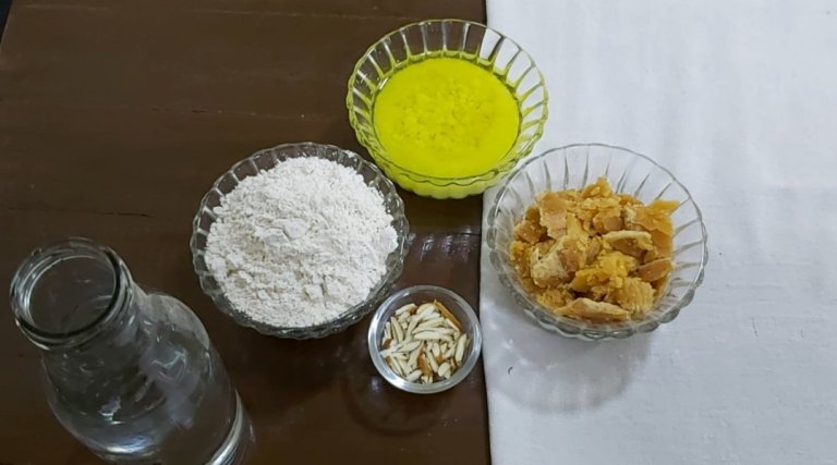 WHEAT FLOUR HALWA WITH JAGGERY / ATTE AUR GUD KA HALWA – Ruchi's Veg ...