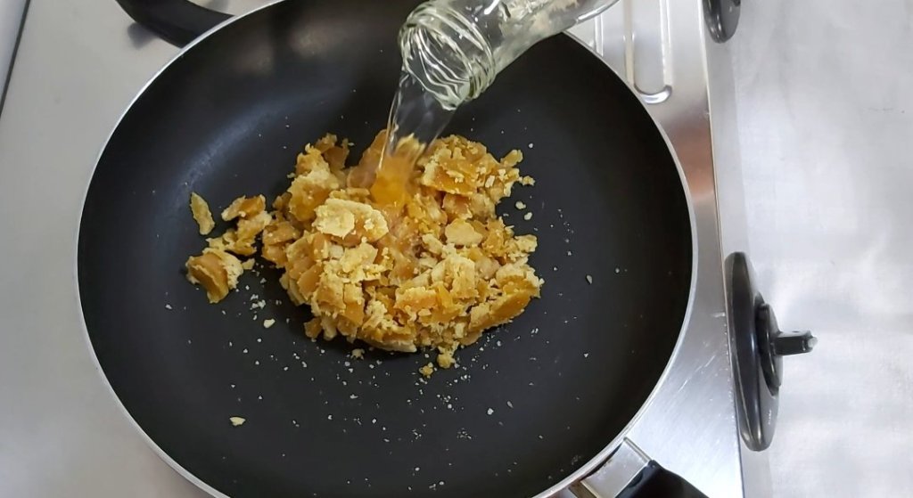 WHEAT FLOUR HALWA WITH JAGGERY / ATTE AUR GUD KA HALWA – Ruchi's Veg ...